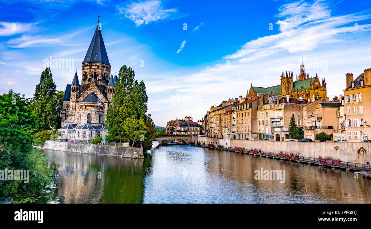 The architecture of Metz with the Cathedral of Saint Stephen, Fr Stock ...