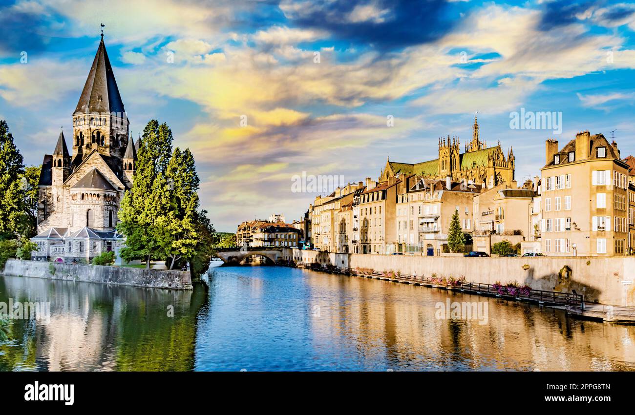 The architecture of Metz with the Cathedral of Saint Stephen, Fr Stock ...