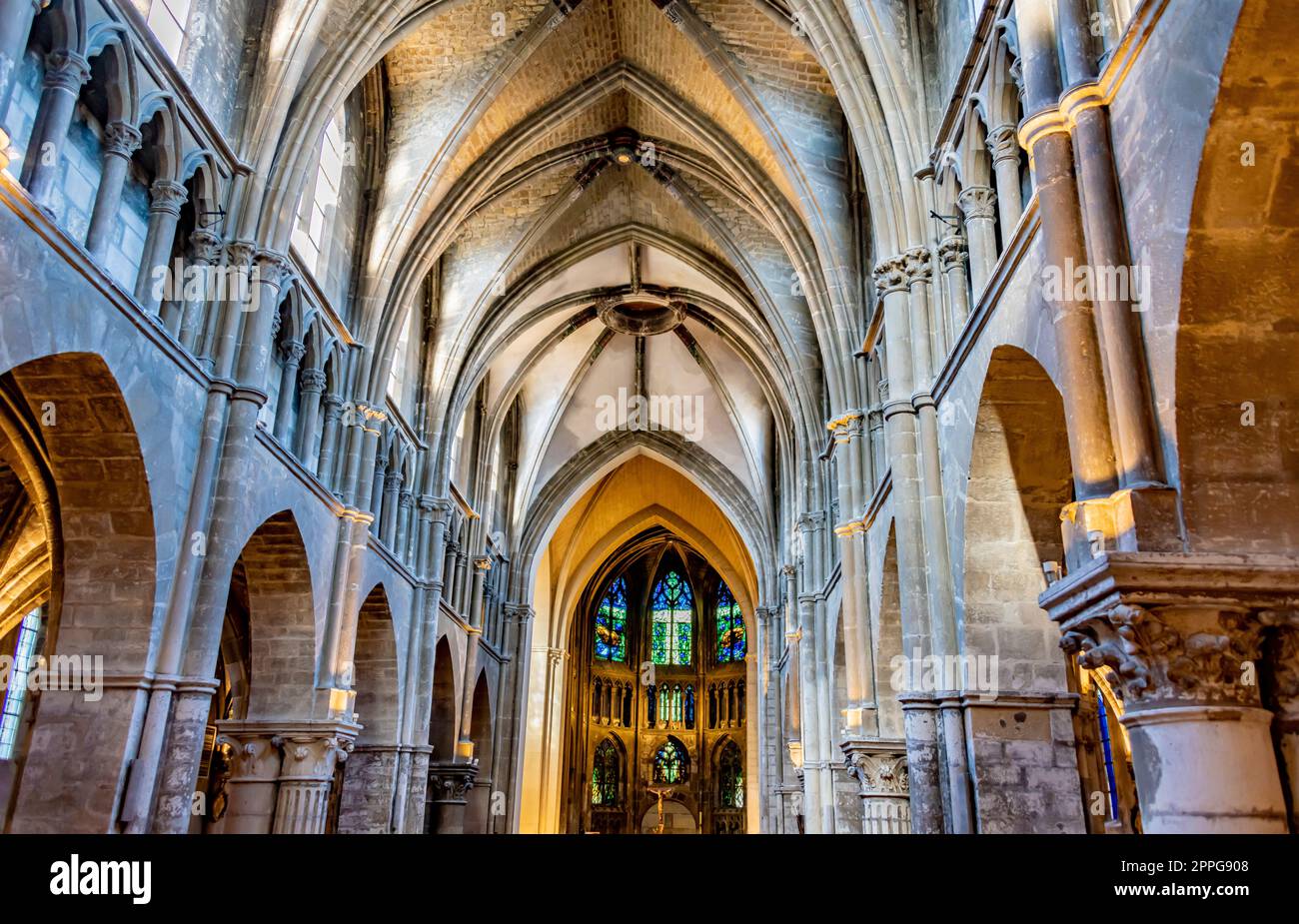 Interior of St. James Church in Reims, France Stock Photo - Alamy