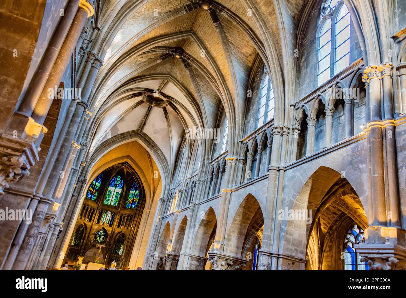Interior of St. James Church in Reims, France Stock Photo - Alamy