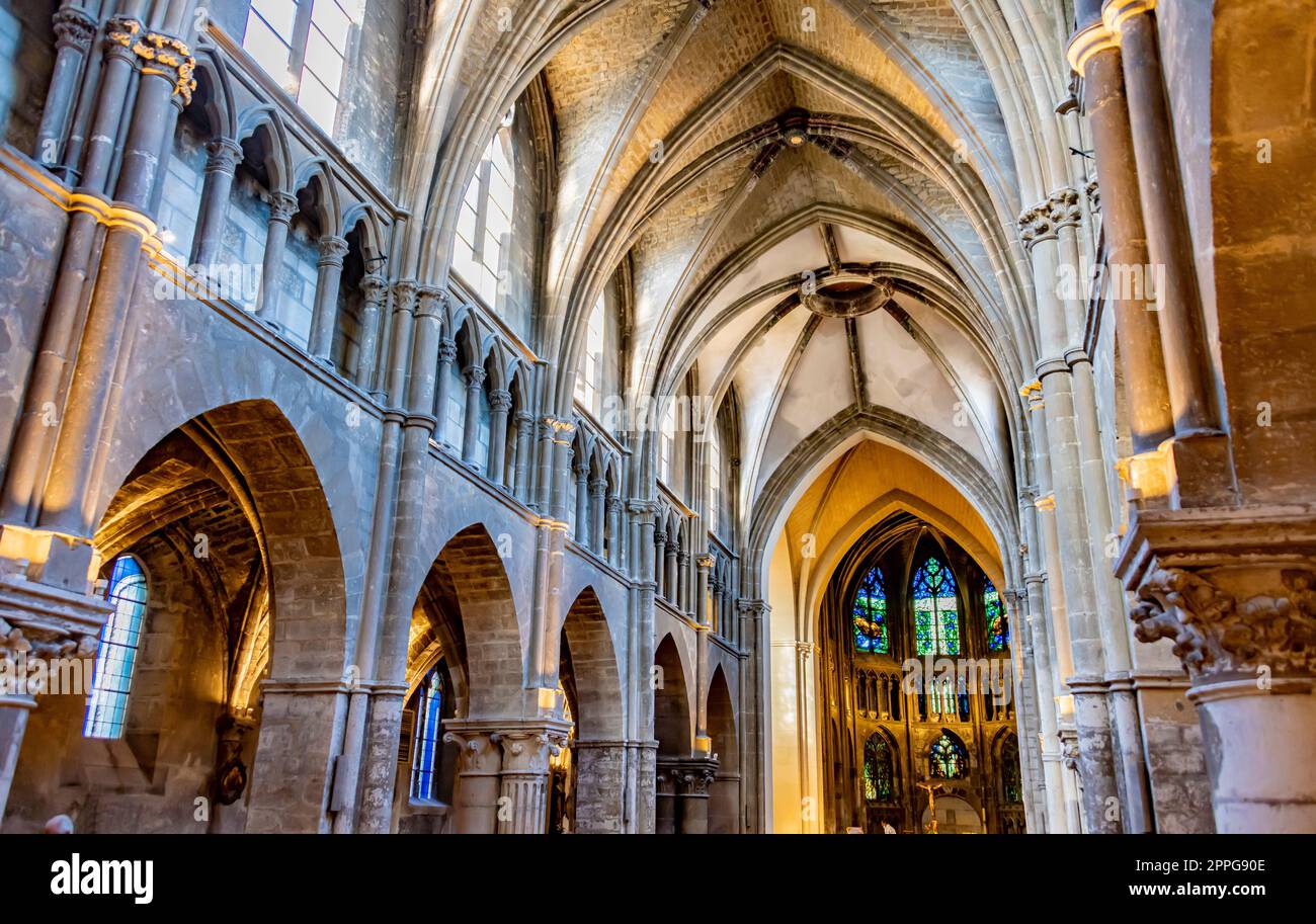 Interior of St. James Church in Reims, France Stock Photo - Alamy