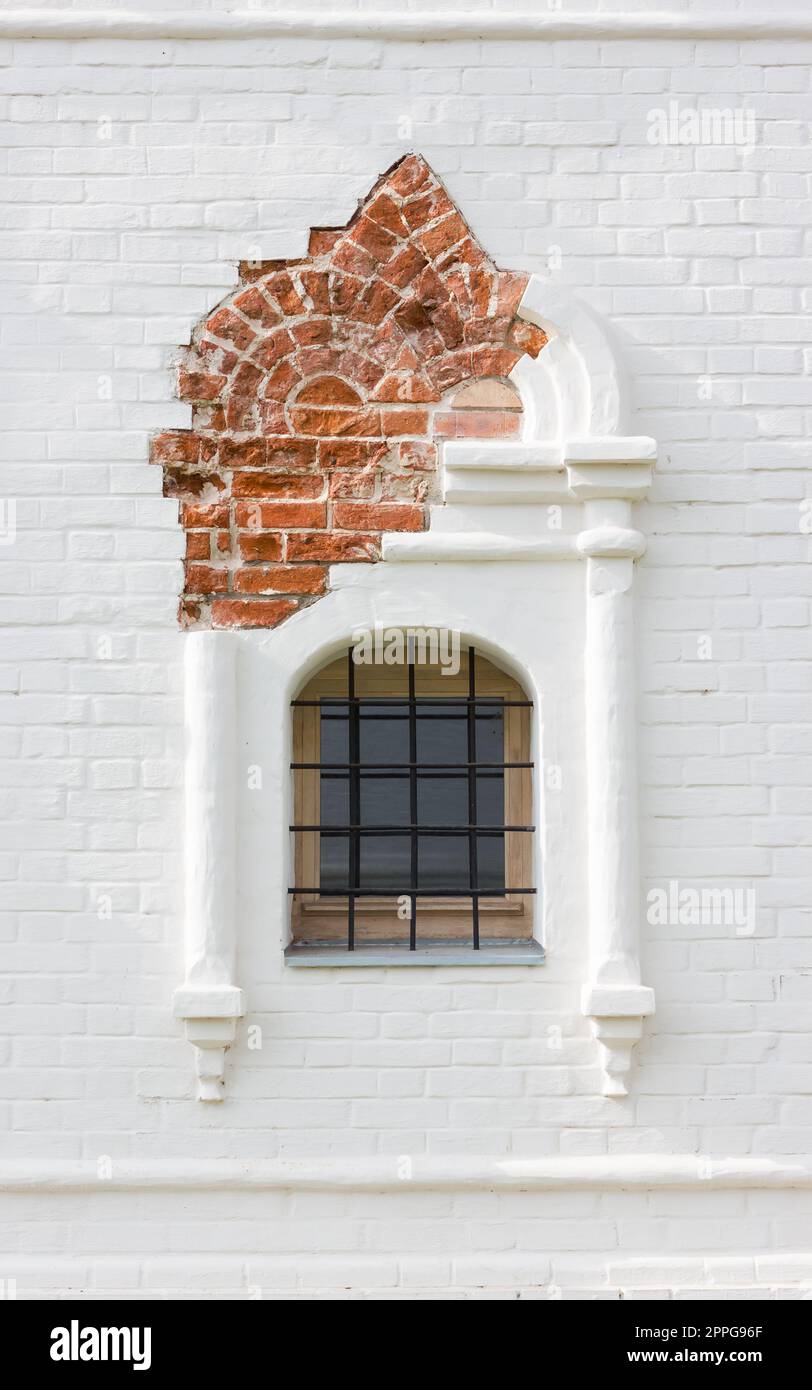 Arch window frame with brick hi-res stock photography and images - Alamy