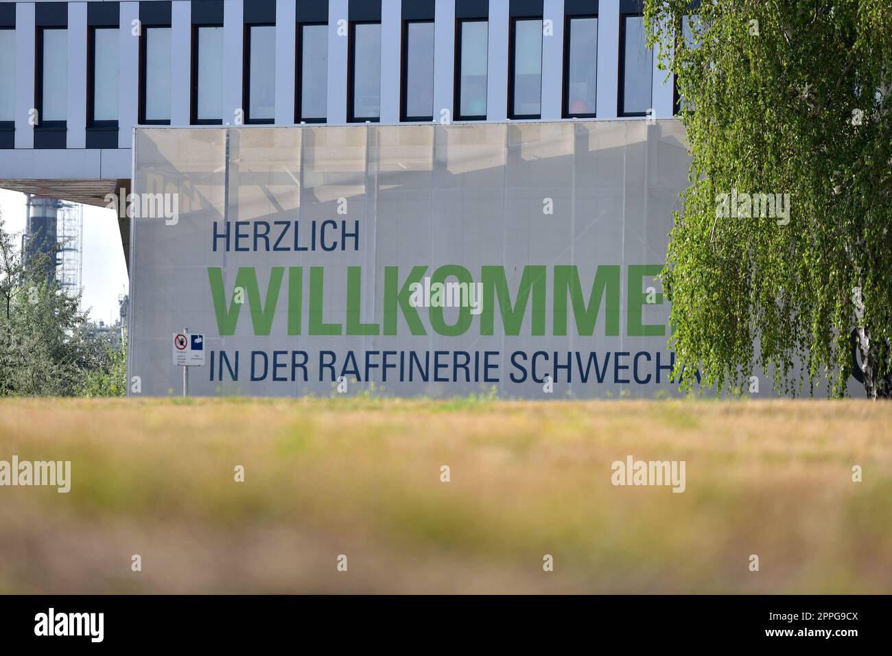Raffinerie der OMV in Schwechat, NiederÃ¶sterreich - OMV refinery in ...