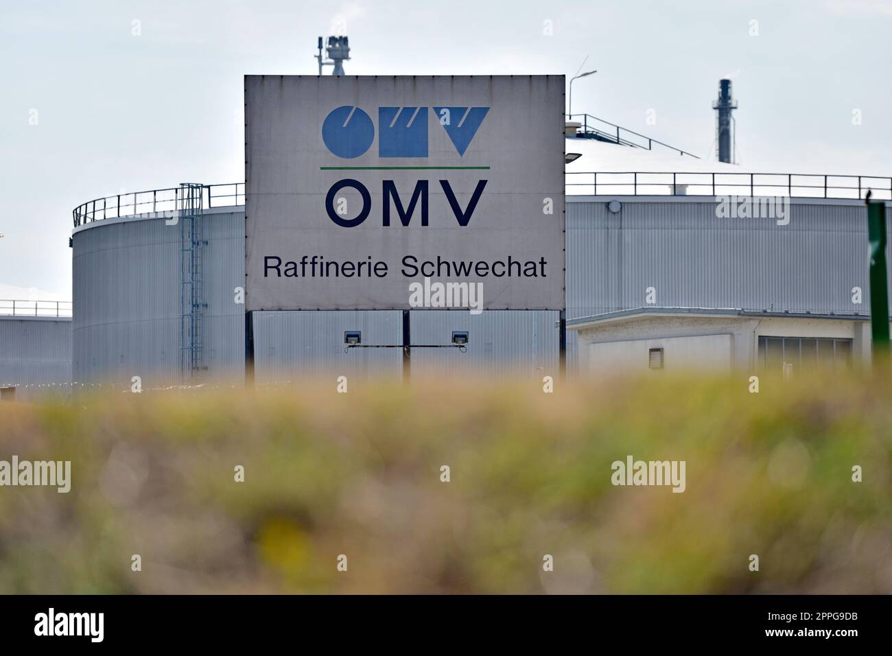 Schwechat raffinerie hi-res stock photography and images - Alamy