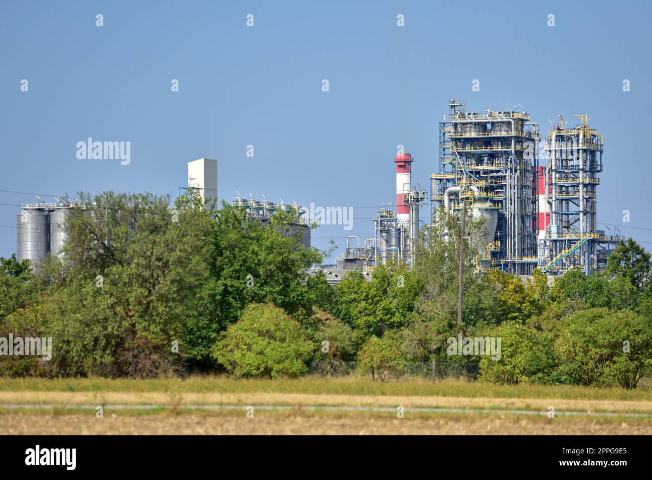 Raffinerie der OMV in Schwechat, NiederÃ¶sterreich - OMV refinery in ...