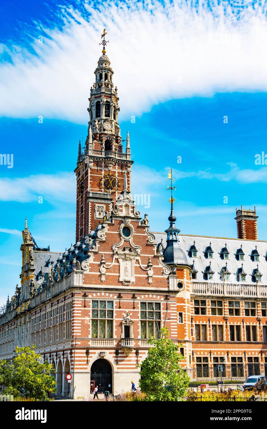 The University Library on the Ladeuzeplein in Leuven, Belgium Stock ...