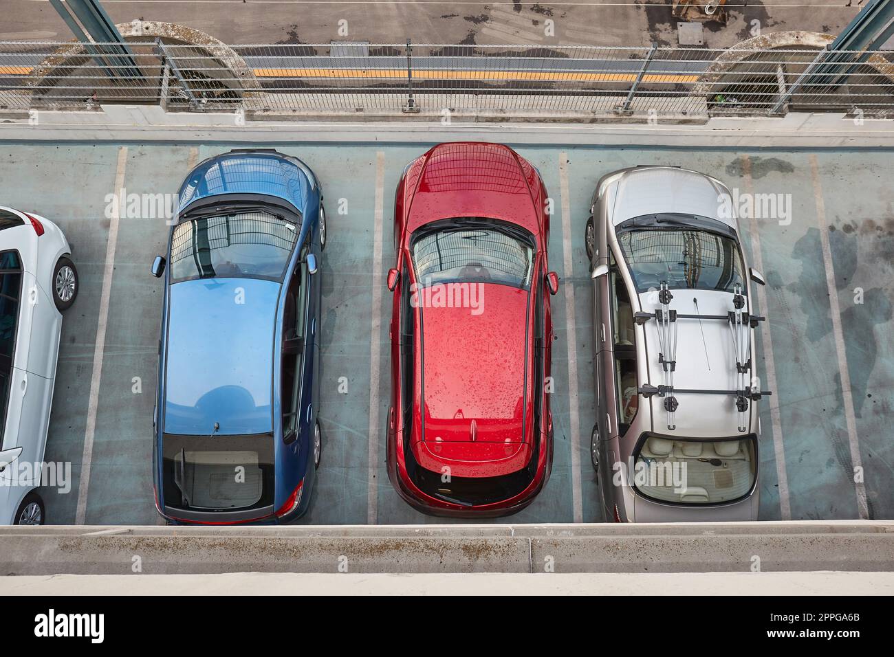 Dense parking hi-res stock photography and images - Alamy