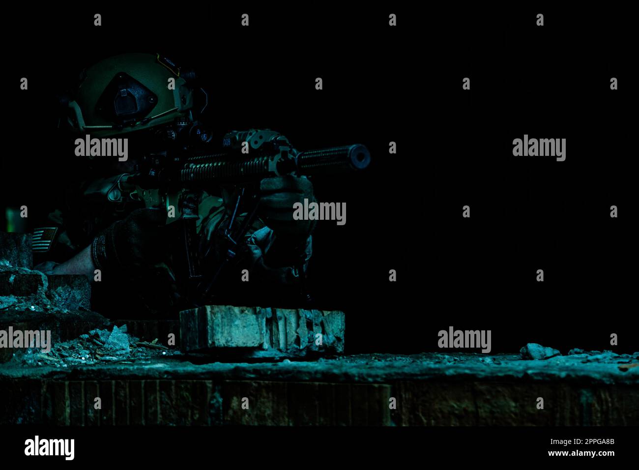 Army night mission hi-res stock photography and images - Alamy