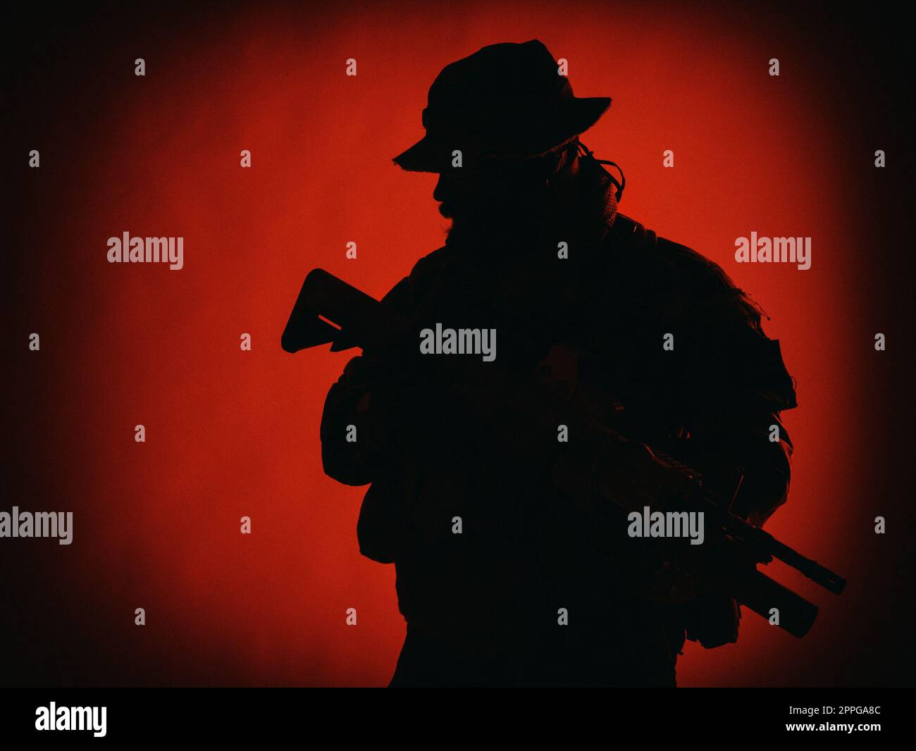 Commando soldier in battle ammunition, armed rifle Stock Photo - Alamy