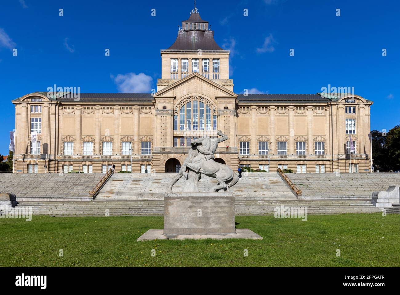 Hercules fighting a centaur hi-res stock photography and images - Alamy