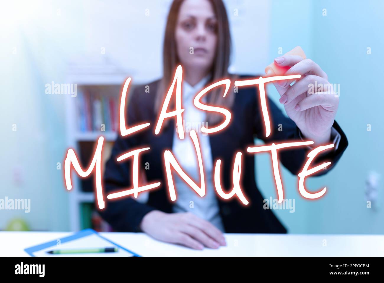 Writing displaying text Last Minute. Business showcase done or ...