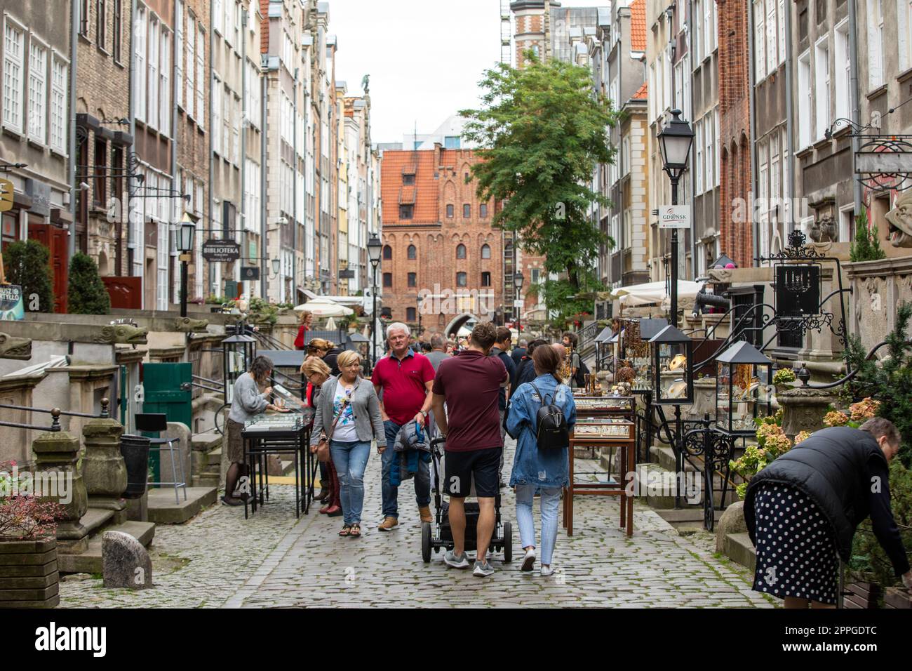 Group of people on Mariacka Street in Gdansk, Poland Stock Photo - Alamy