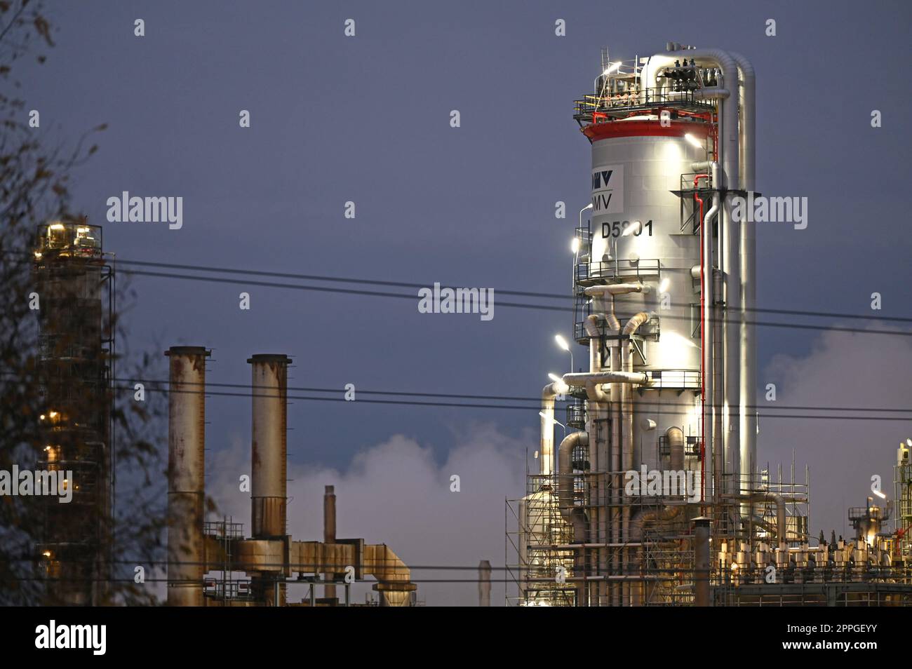 OMV refinery in Schwechat at night Stock Photo - Alamy