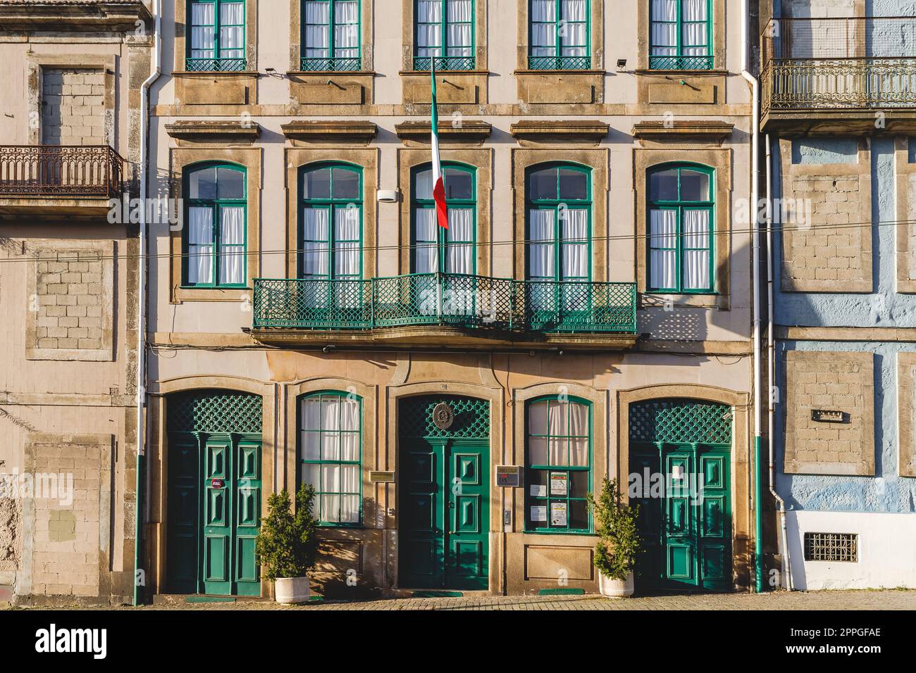 Embassy of portugal hi-res stock photography and images - Alamy