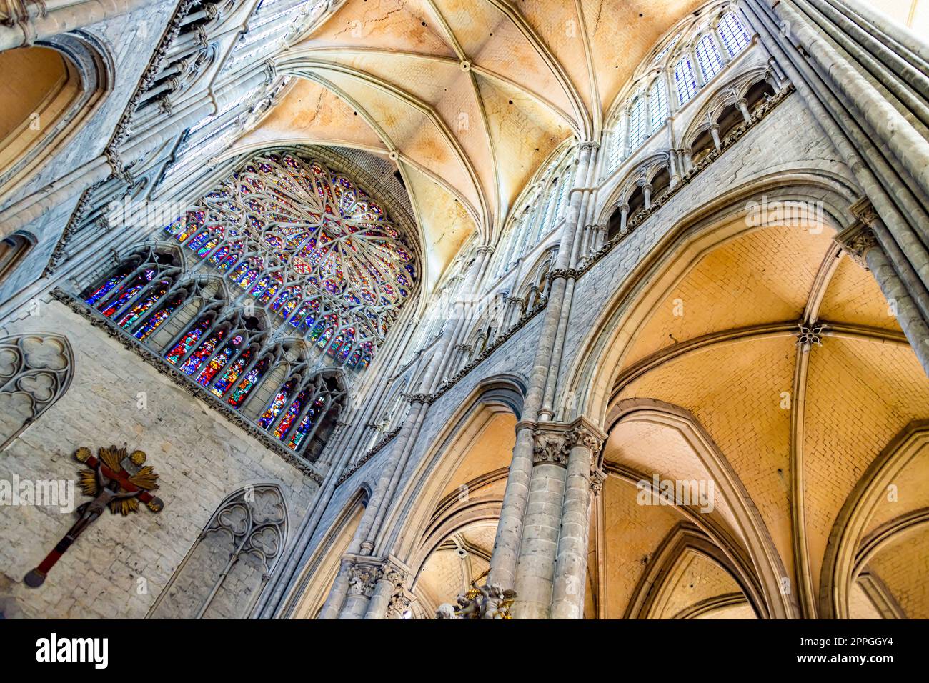 The interior of Amiens Cathedral, France Stock Photo - Alamy