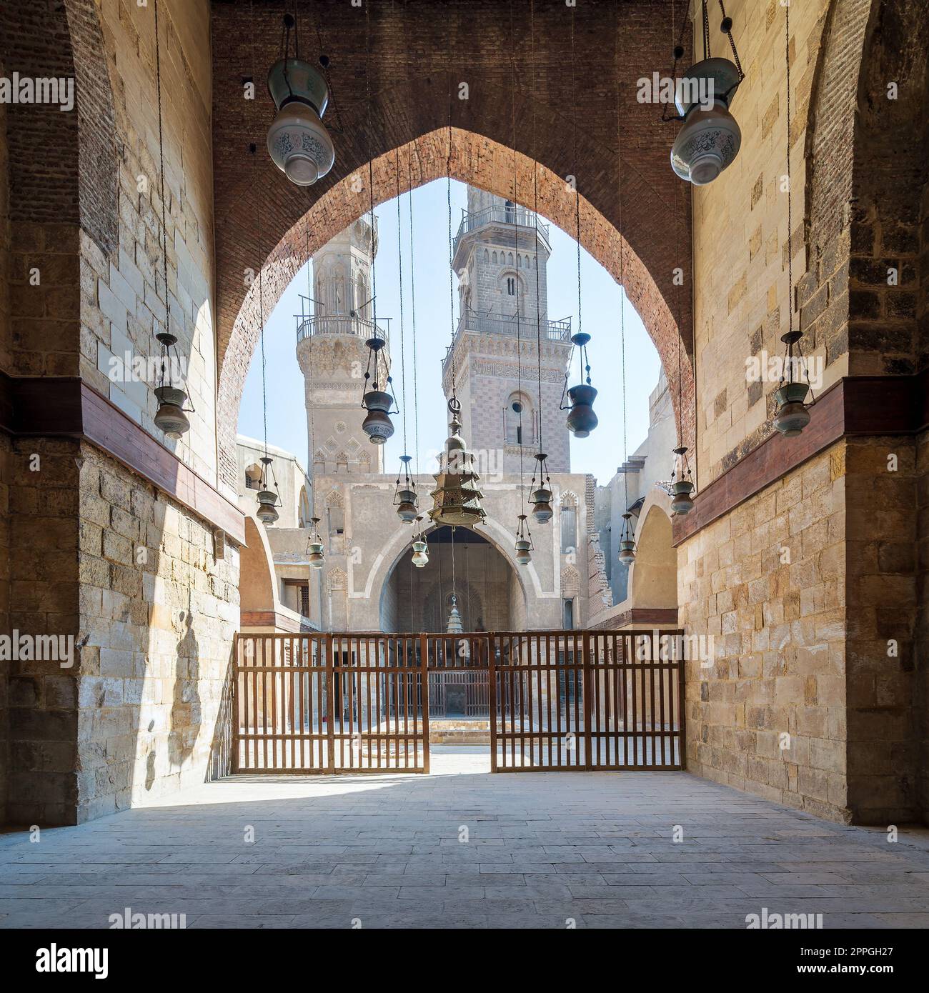 Huge islamic architecture hi-res stock photography and images - Alamy