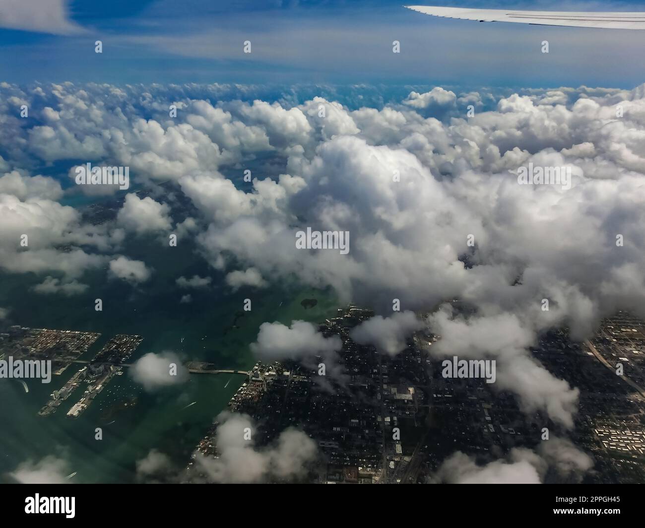 Aerial view miami skyline flying hi-res stock photography and images ...