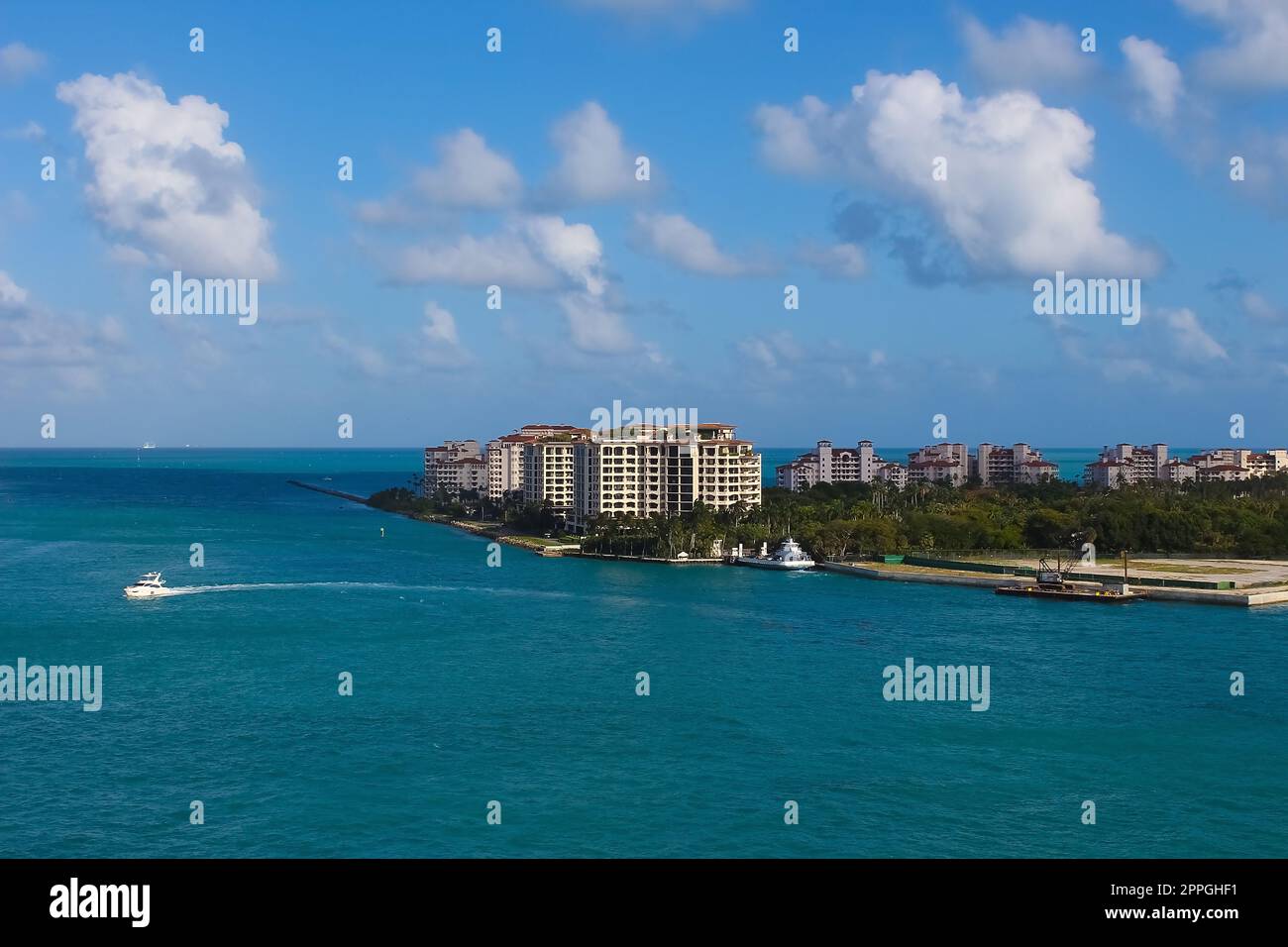 Luxury apartments in port of Miami Stock Photo - Alamy