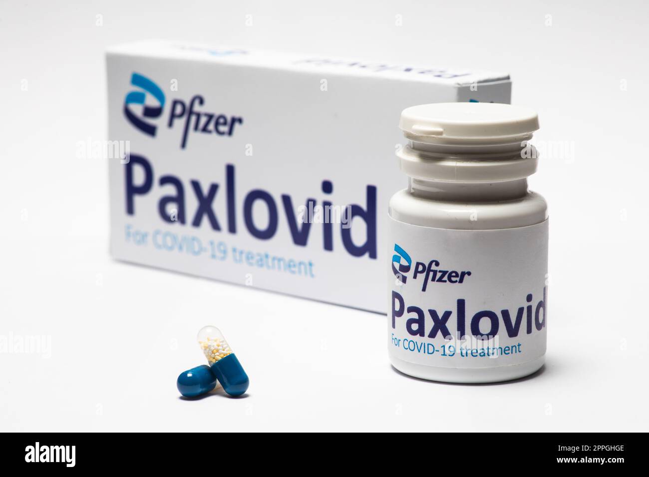 Oral antiviral drug pill Paxlovid developped by Pfizer Stock Photo - Alamy