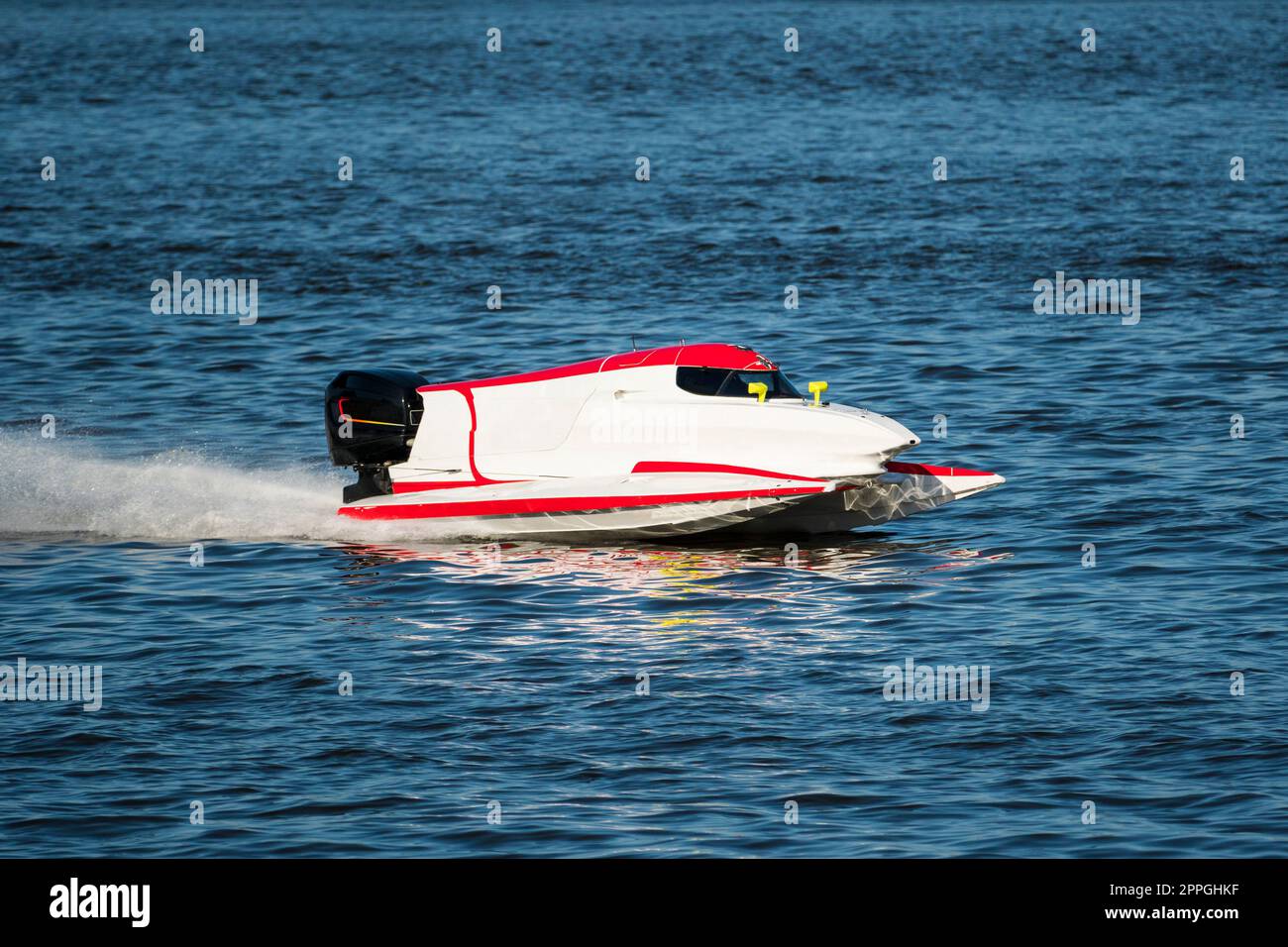 Boat racing water splash hi-res stock photography and images - Alamy