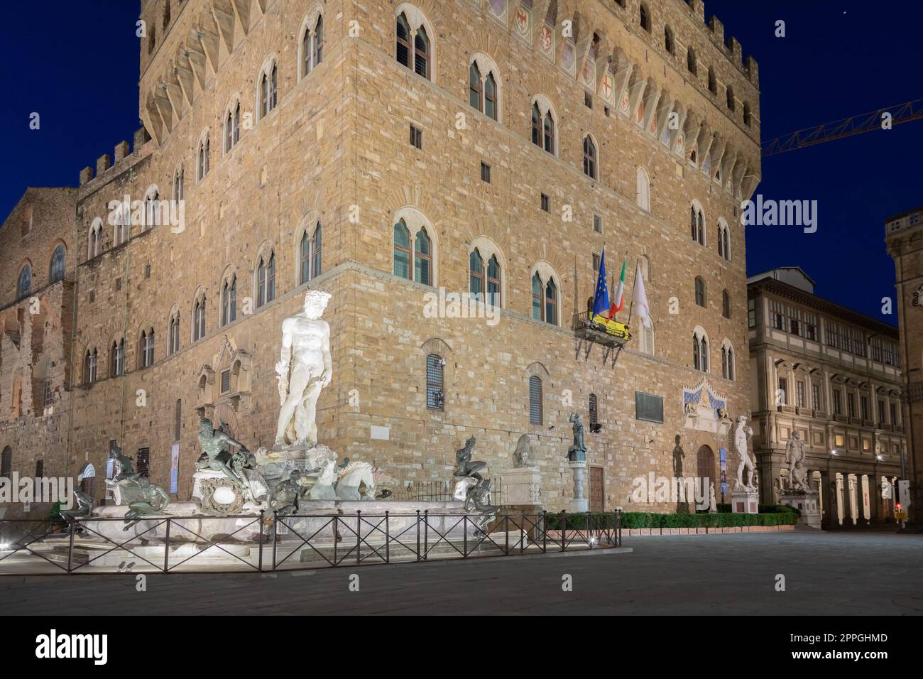 Florence architecture illuminated by night, Piazza della Signoria ...