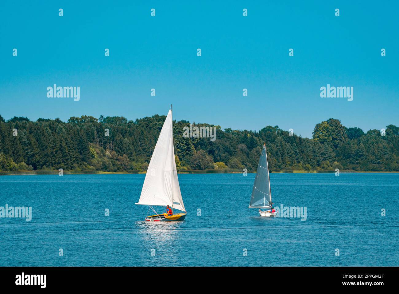 Small yachts hi-res stock photography and images - Alamy