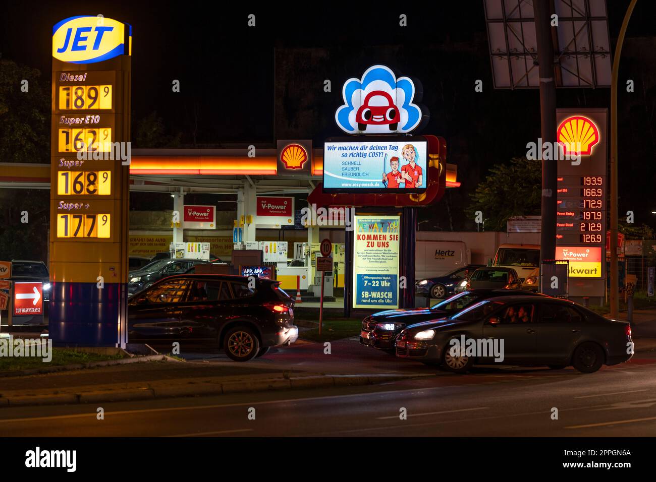Tankstelle preise hi-res stock photography and images - Alamy