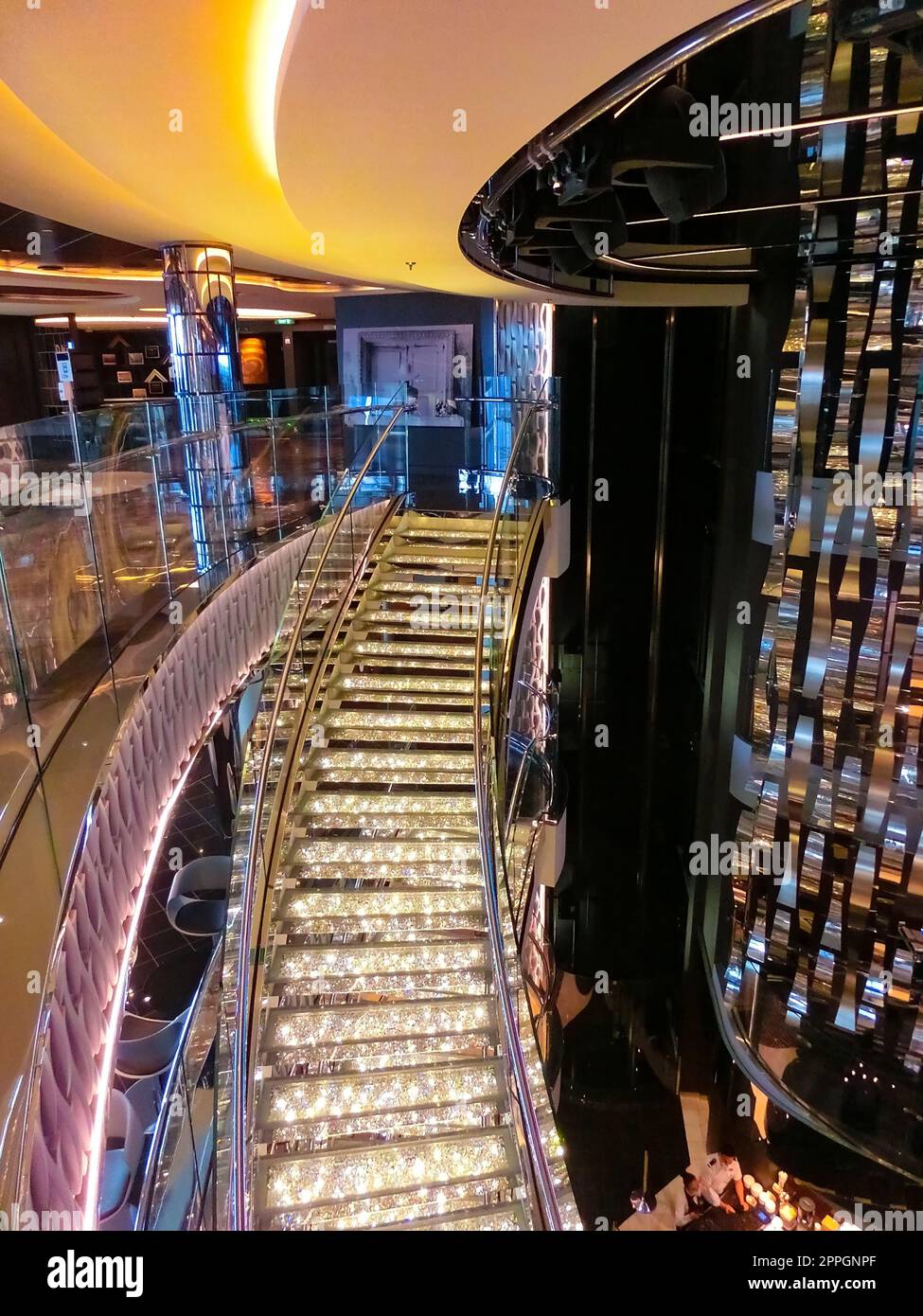 Msc splendida bar hi-res stock photography and images - Alamy