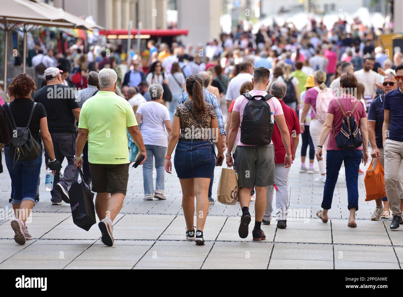 Street scene in Munich with many people walking Stock Photo - Alamy