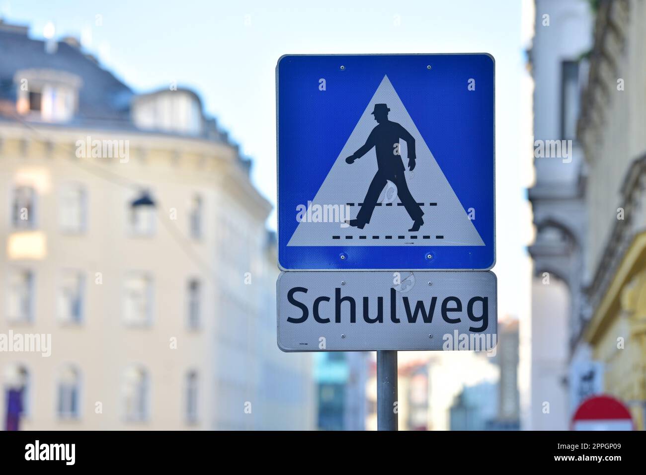 Pedestrian crossing sign vienna hi-res stock photography and images - Alamy