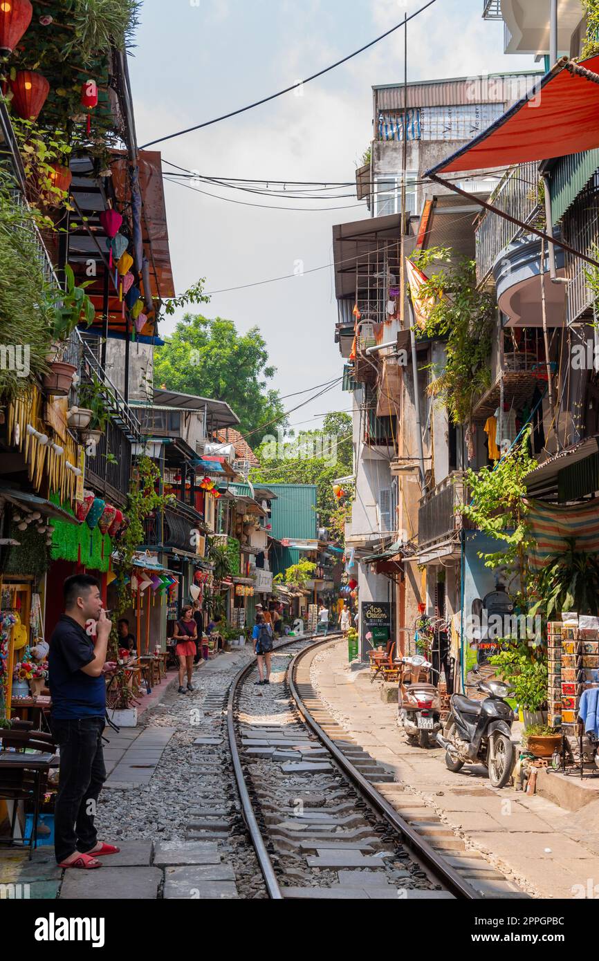 Hanoi railway hi-res stock photography and images - Alamy