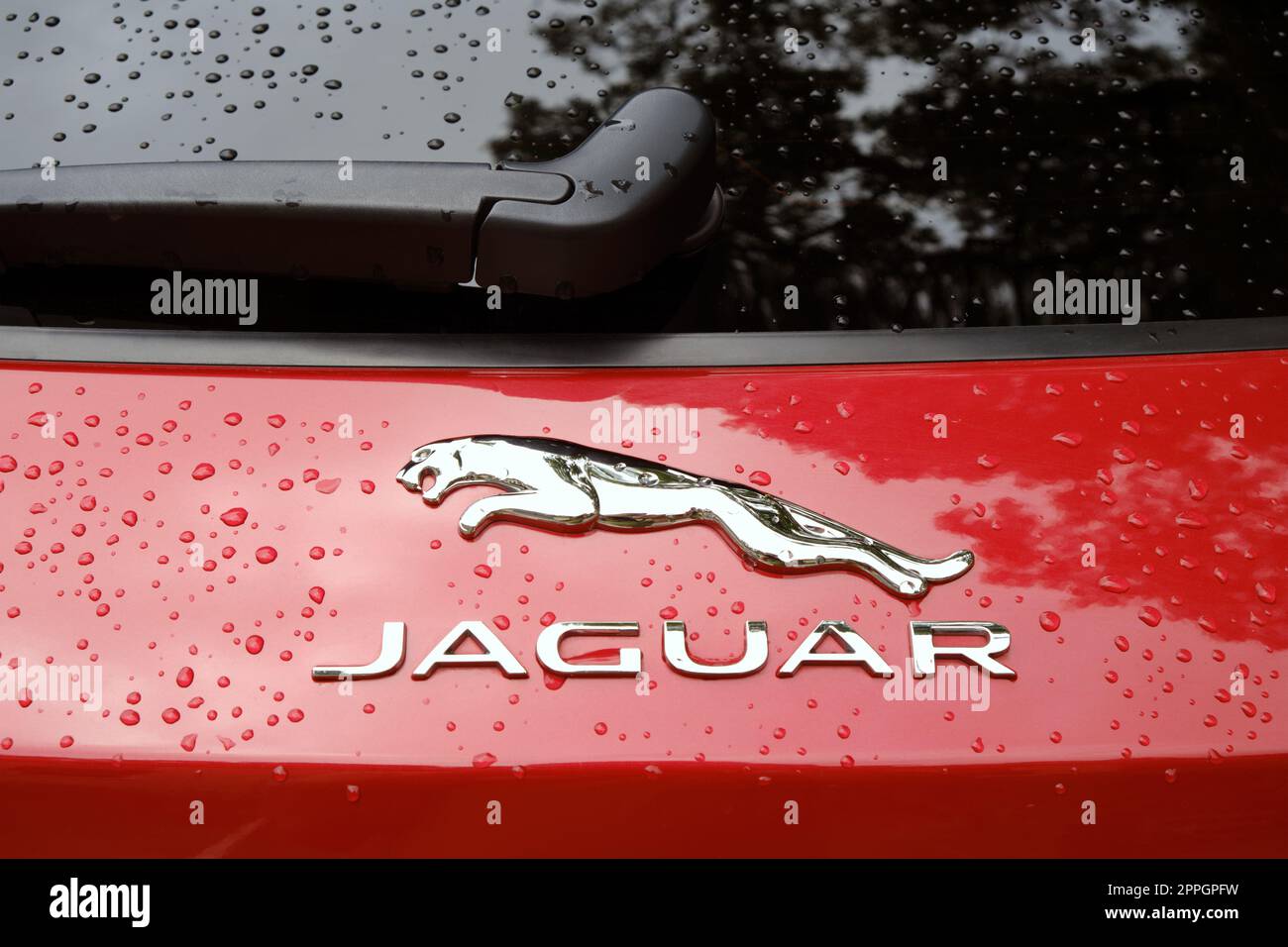 Leaping jaguar logo hi-res stock photography and images - Alamy