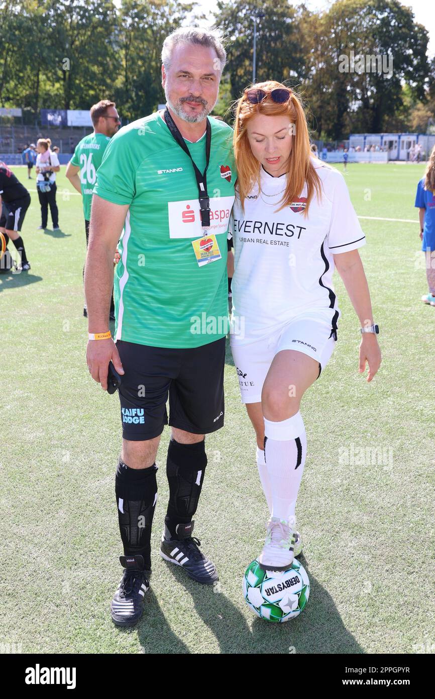 Dr. Thomas Mir, Esther Roling, Kicken mit Herz der Charity Kick zu ...