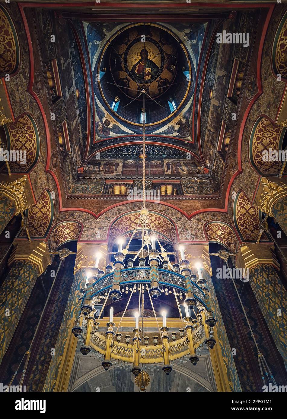 Suspend hi-res stock photography and images - Alamy