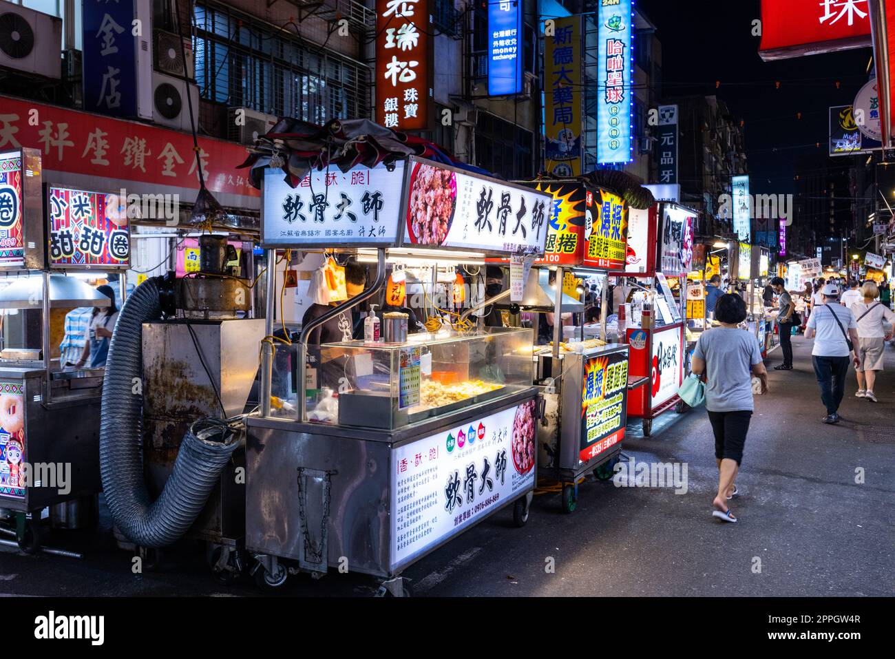 Taipei, Taiwan 27 September 2022: Raohe St. night market in Taipei of Taiwan Stock Photo - Alamy