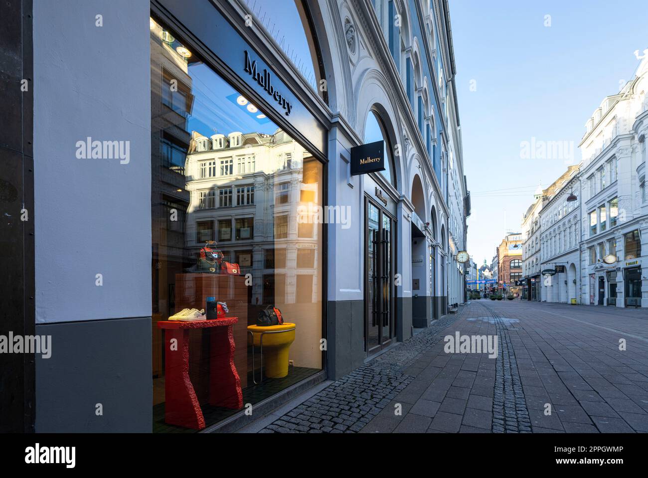 Mulberry store front hi-res stock photography and images - Alamy