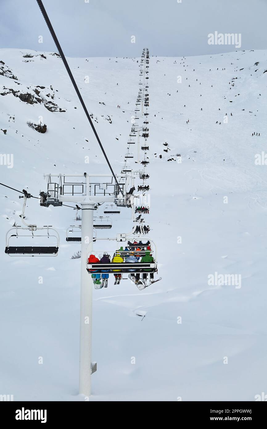 Snow skier skiing ski lift hi-res stock photography and images - Alamy