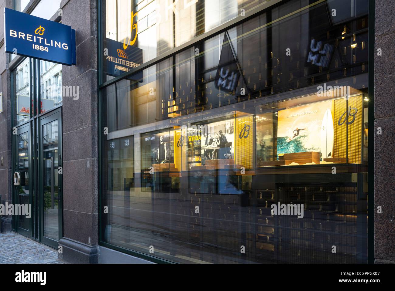 Breitling watch logo hi-res stock photography and images - Alamy