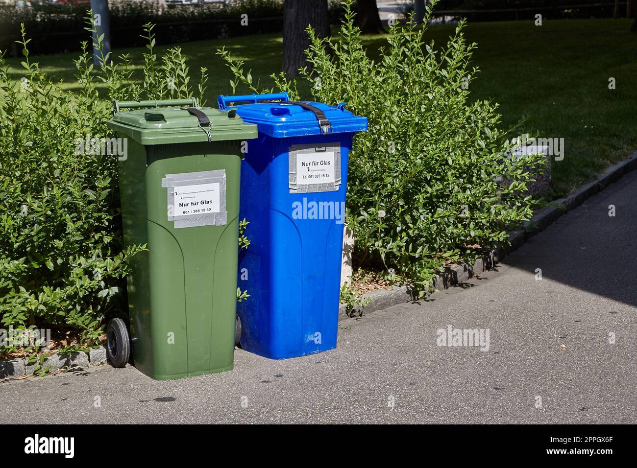 Dumpster garbage bin containers Stock Photo - Alamy