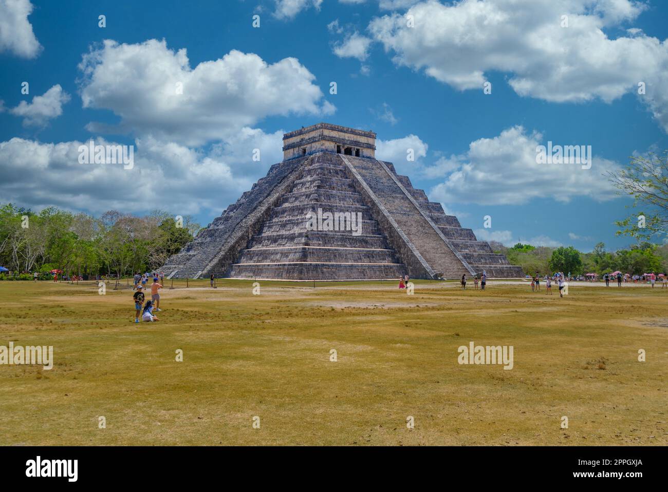 CHICHEN ITZA, MEXICO - APR 2022: Temple Pyramid of Kukulcan El Castillo, Chichen Itza, Yucatan ...