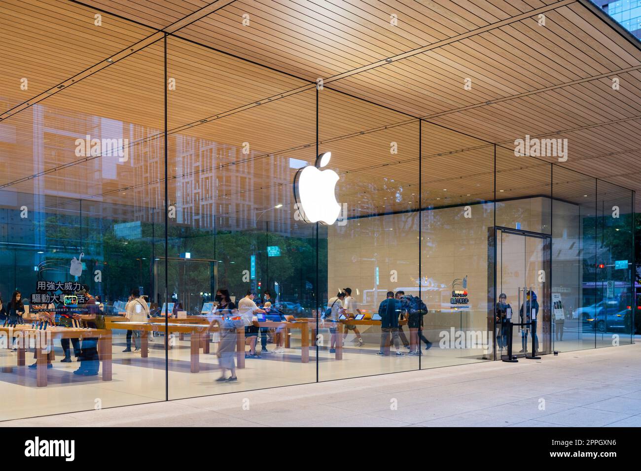 Taipei, Taiwan, 18 August 2022: Apple store in Taipei city Stock Photo ...