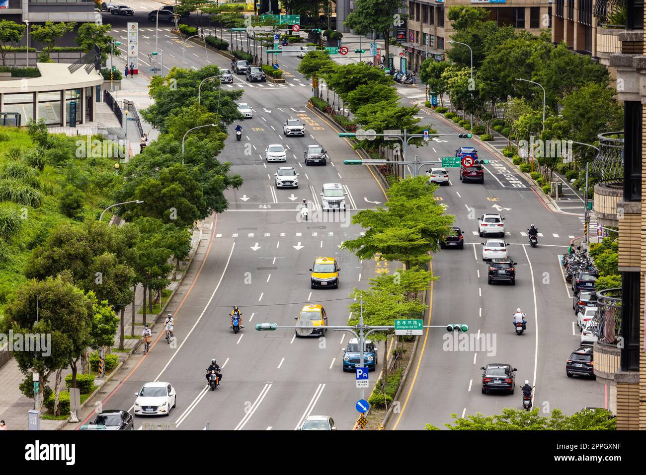 Taipei, Taiwan, 03 July 2022: Taipei city street Stock Photo - Alamy