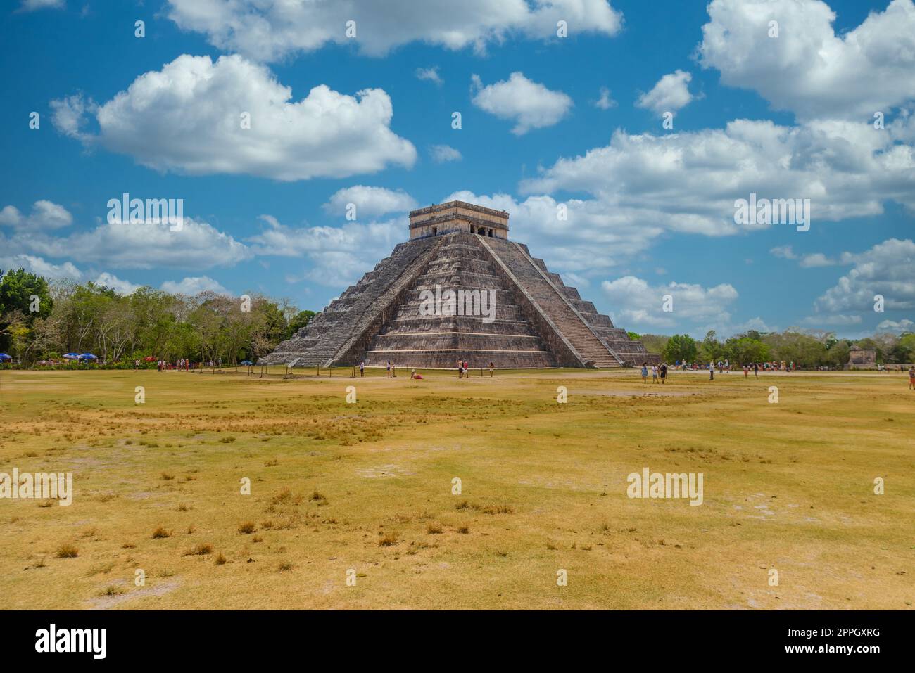 Temple Pyramid of Kukulcan El Castillo, Chichen Itza, Yucatan, Mexico, Maya civilization Stock ...