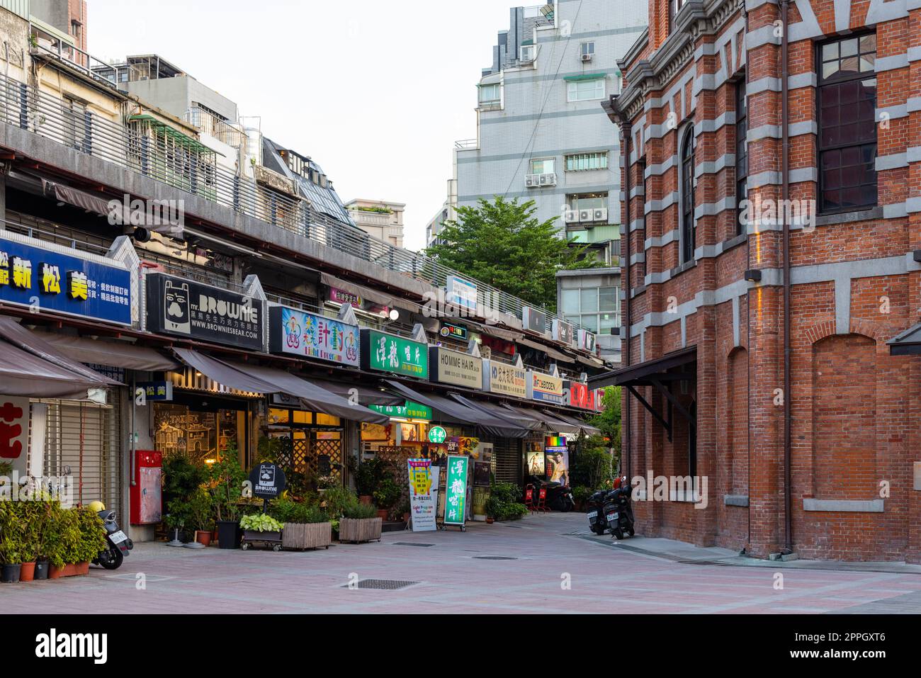 Tiny Taiwanese Apartment Shawn Interior