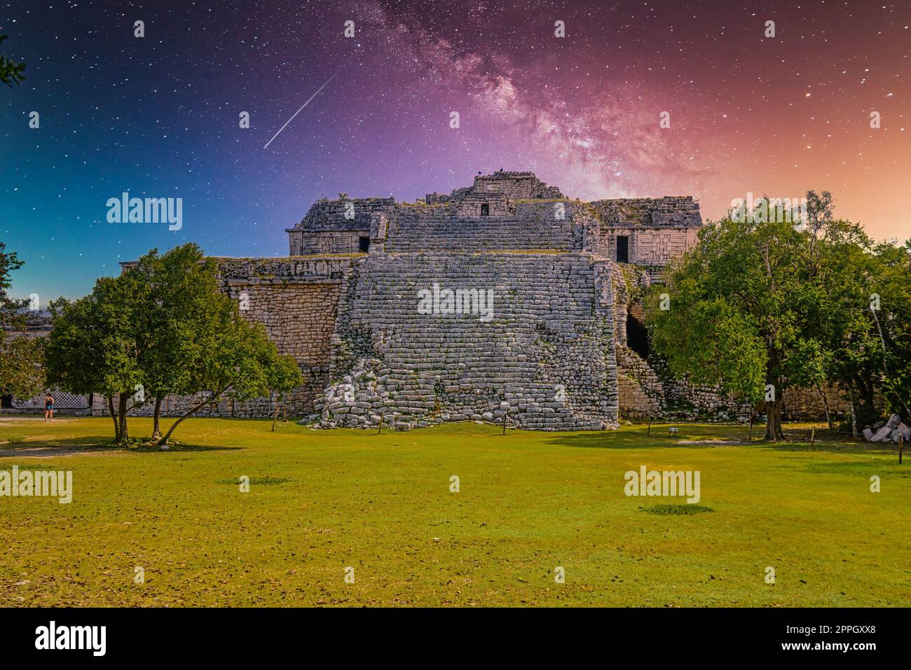 La iglesia pyramid hi-res stock photography and images - Alamy