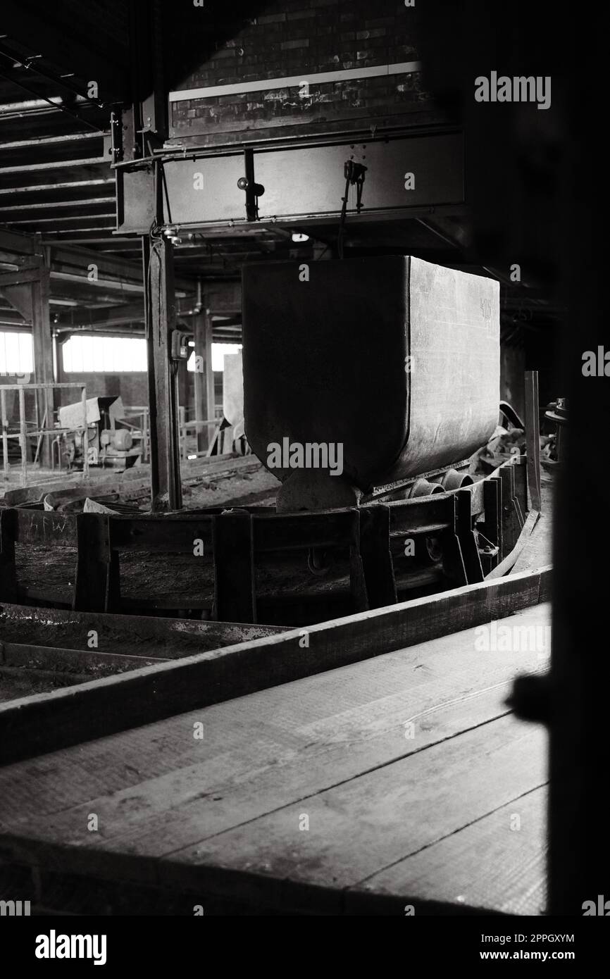 Coal lorry hi-res stock photography and images - Alamy