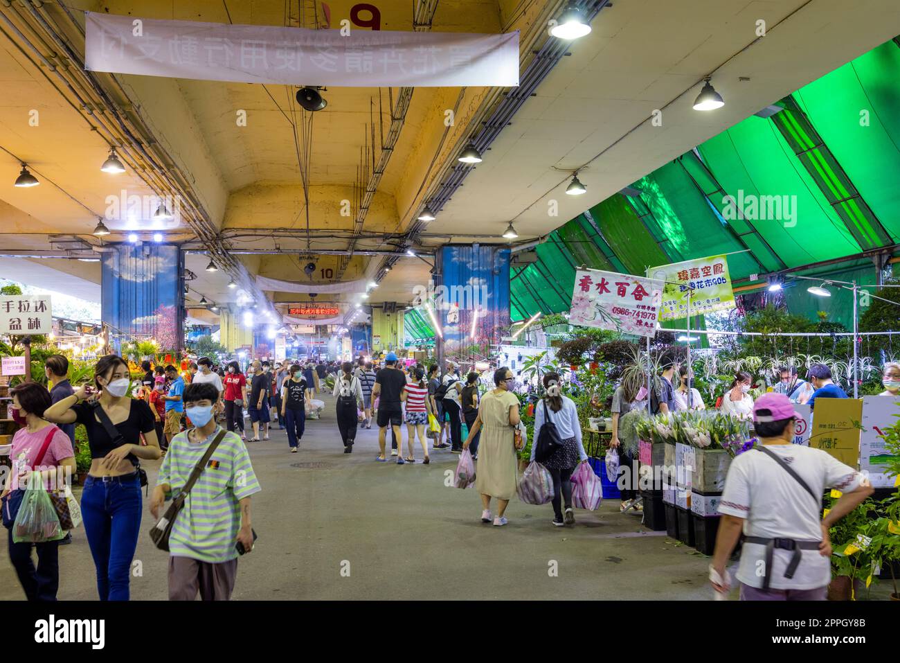 Taipei, Taiwan 06 June 2022: Jianguo holiday flower market in Taipei ...