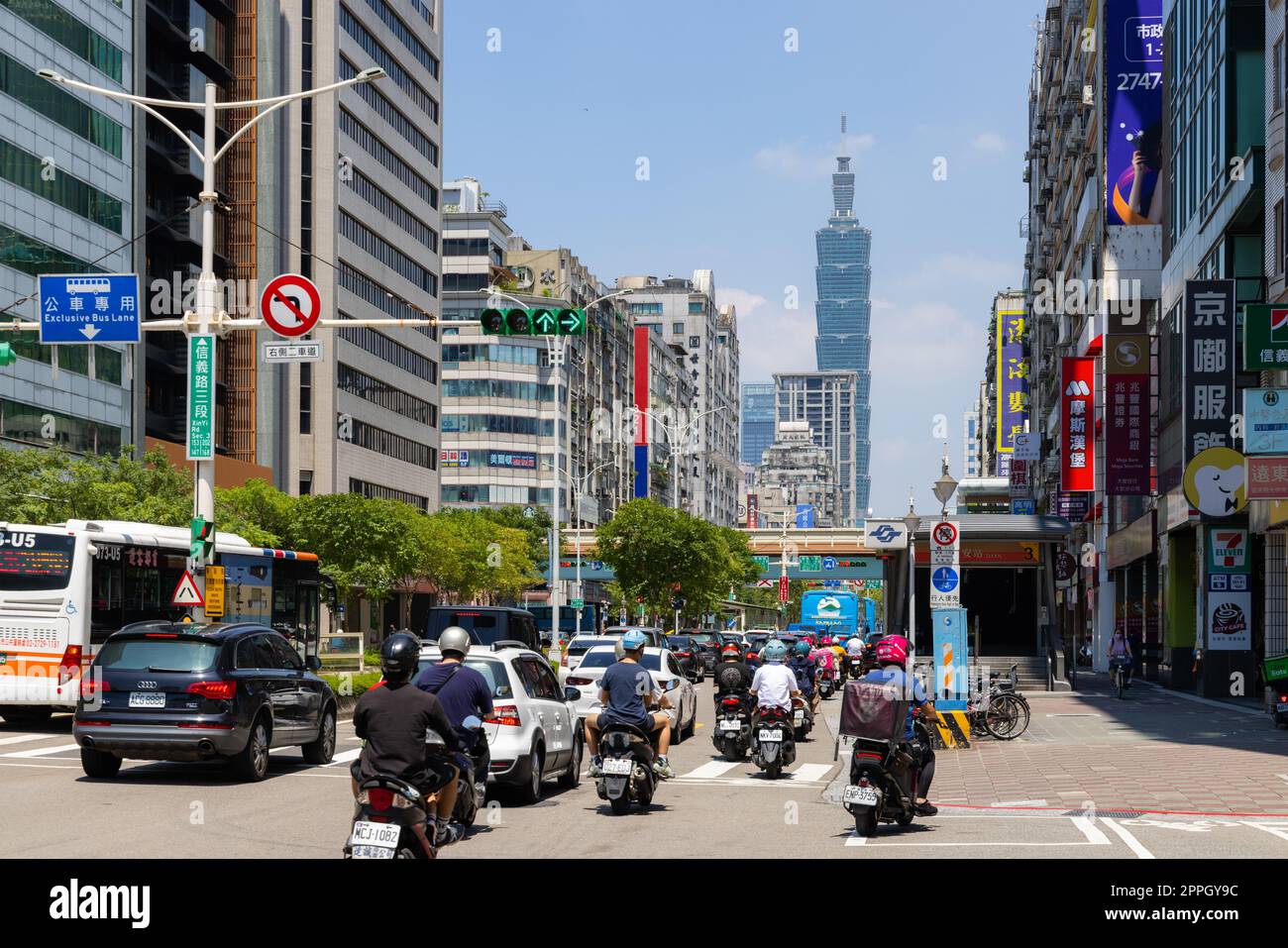 Taipei, Taiwan 25 July 2022: Taipei city street Stock Photo - Alamy
