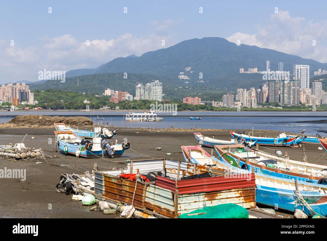 New taipei, Taiwan 08 September 2022: Low tide of the tamshui river in ...