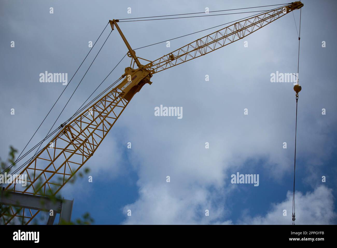 Crawler crane construction vehicle hi-res stock photography and images ...